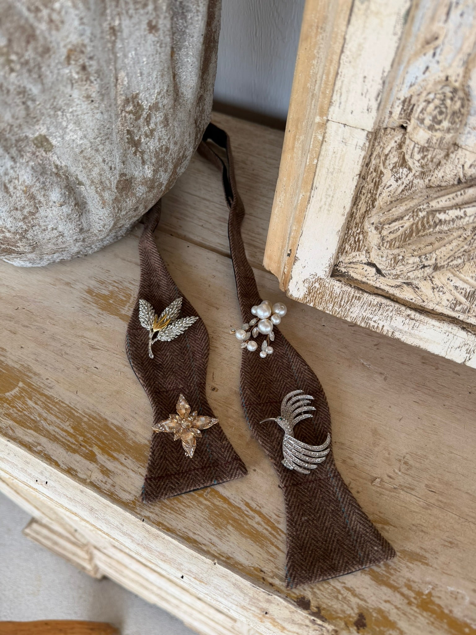 Bow & Brooch – Bow & Brooch